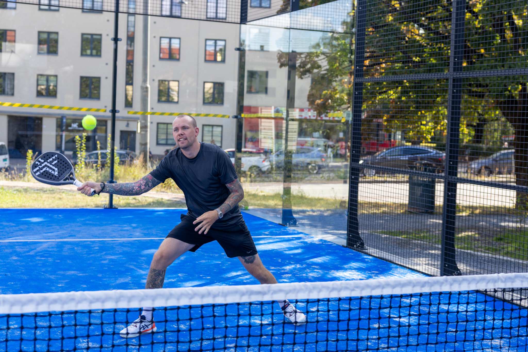 Nå kan du låne denne padelbanen helt gratis: – Det har vært en enorm ...